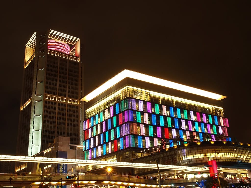 The Advantages of LED Lighting Retrofits in Commercial Buildings